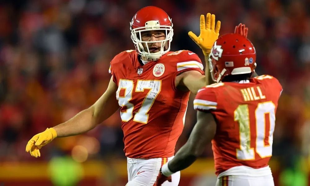 La hermandad de los Chiefs: el homenaje de Tyreek Hill a Travis Kelce ...